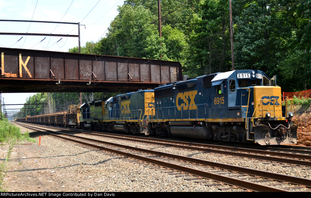 CSX GP40-2 6915 leads O035-17 Rail Train